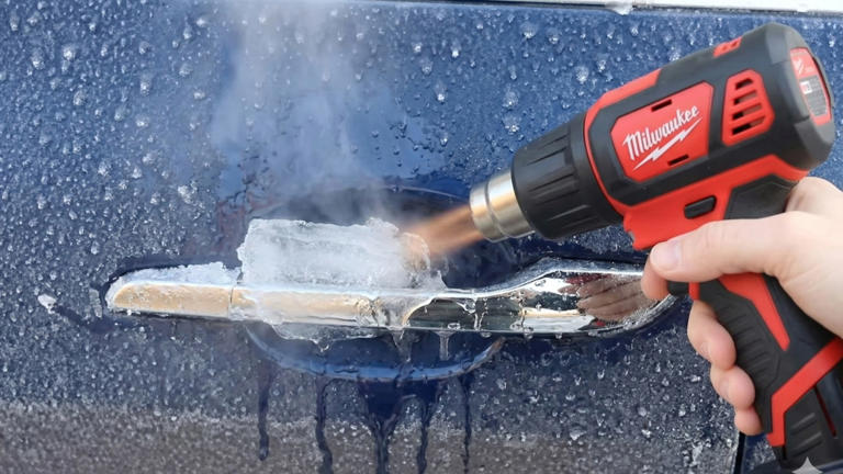 How to unfreeze your car door without damaging the handle
