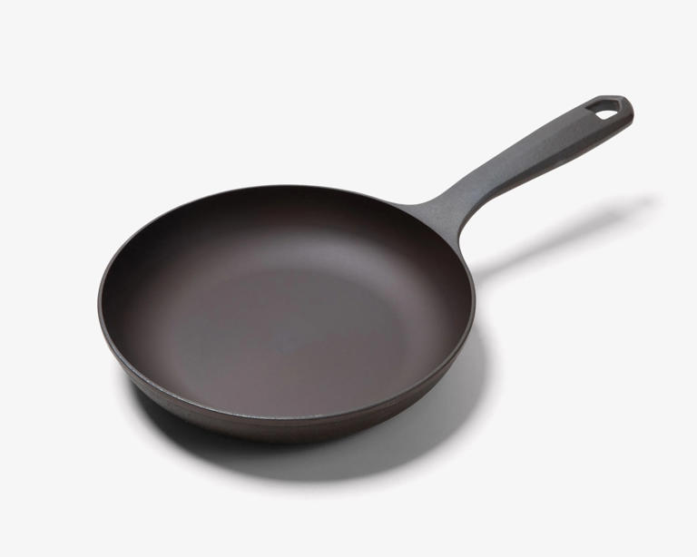 An elite cast iron company just dropped the ultimate Goldilocks skillet