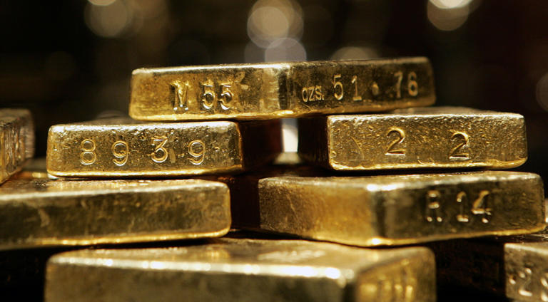 Gold tumbles amid broader market sell-off as dollar rises