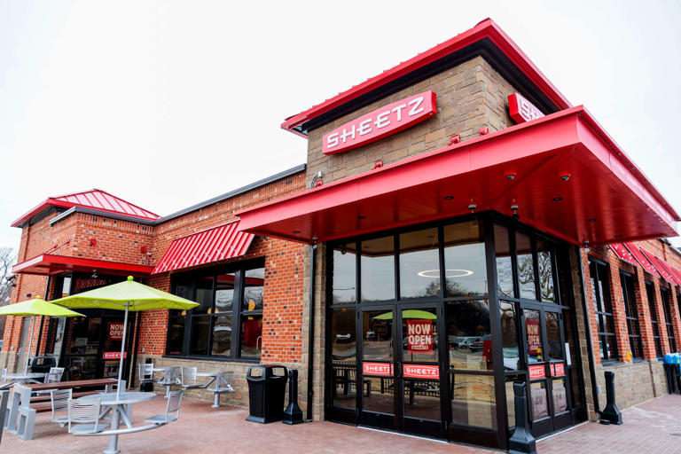 Sheetz hosts packed grand opening at newest store near Ypsilanti