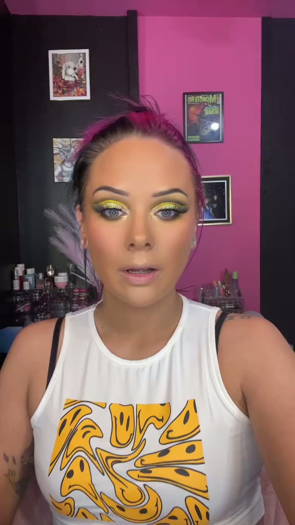 Stop cakey makeup, use fixing spray before setting spray