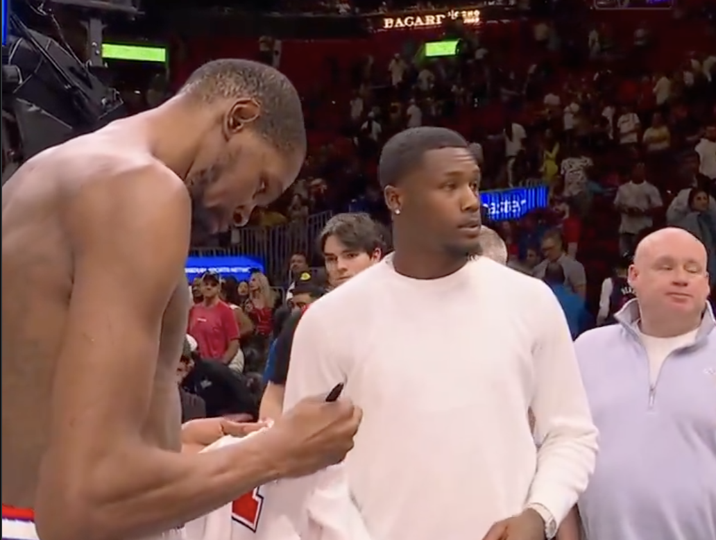 Tee Higgins and Kevin Durant go viral after seen with a group of models ...
