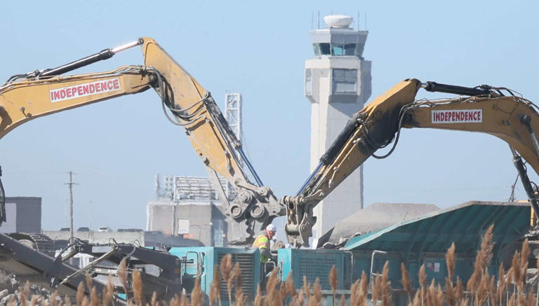 Just how big is the big dig for the Browns’ new stadium? Think 140,000 ...