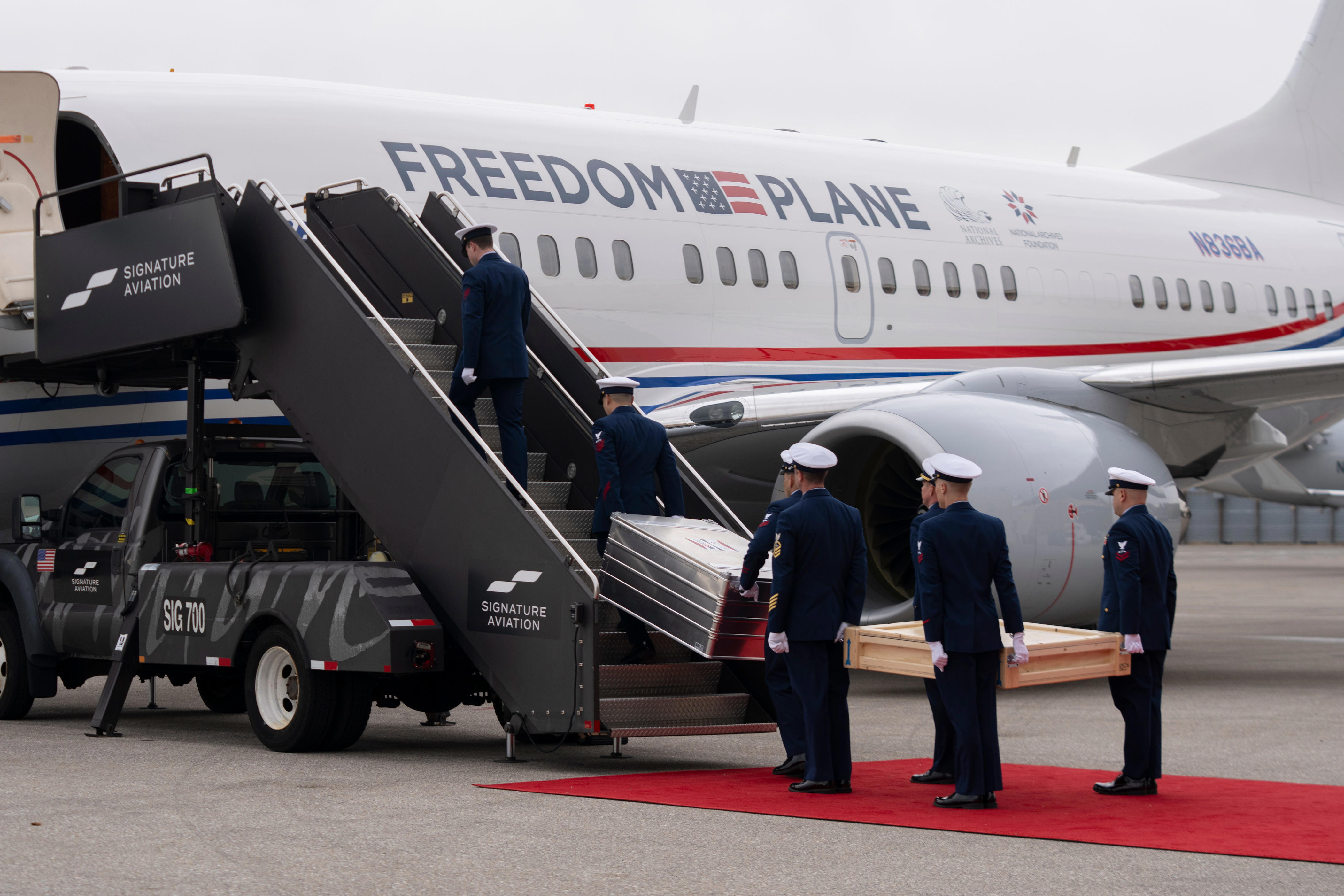 Freedom Plane tour's first stop is in Missouri. What's in the display?