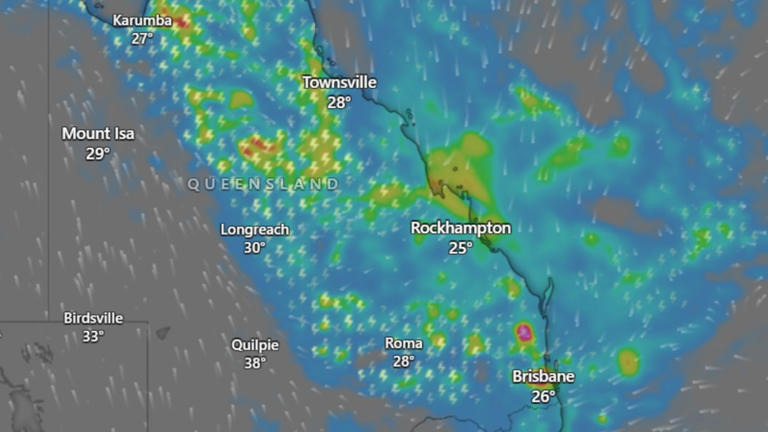 Heavy rain to lash Queensland as chance of cyclone spikes