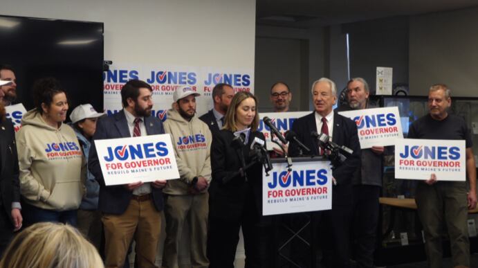 Gubernatorial candidate David Jones submit signatures to get on ballot