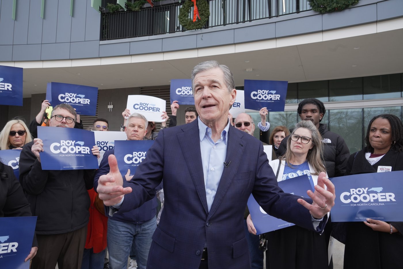 Roy Cooper et Michael Whatley remportent les primaires en Caroline du Nord