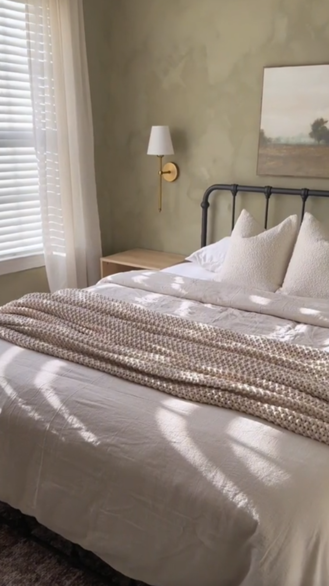 Why designers love the moldy wall limewash effect