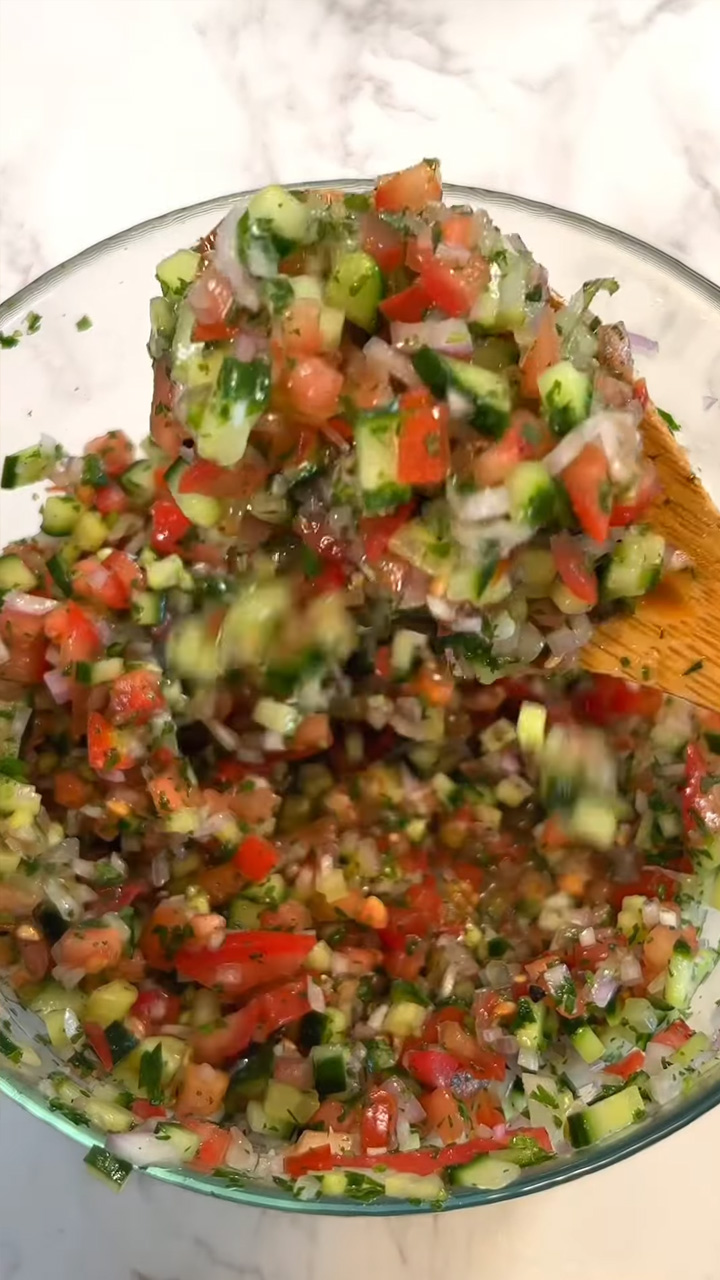 Einfaches Rezept für Shirazi-Salat zum Nachmachen