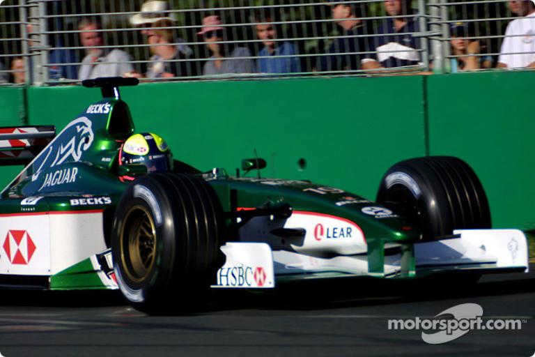 Así fue el debut de Fernando Alonso en F1 en 2001: caótico