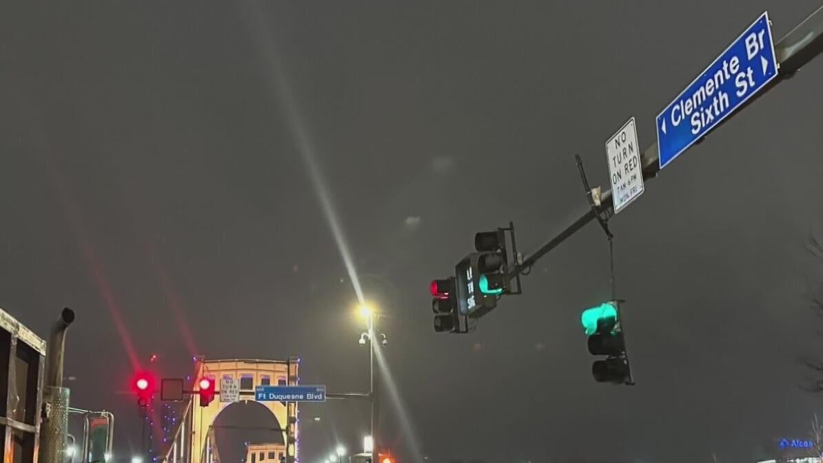 Downtown Pittsburgh traffic light taken down by dump truck near ...