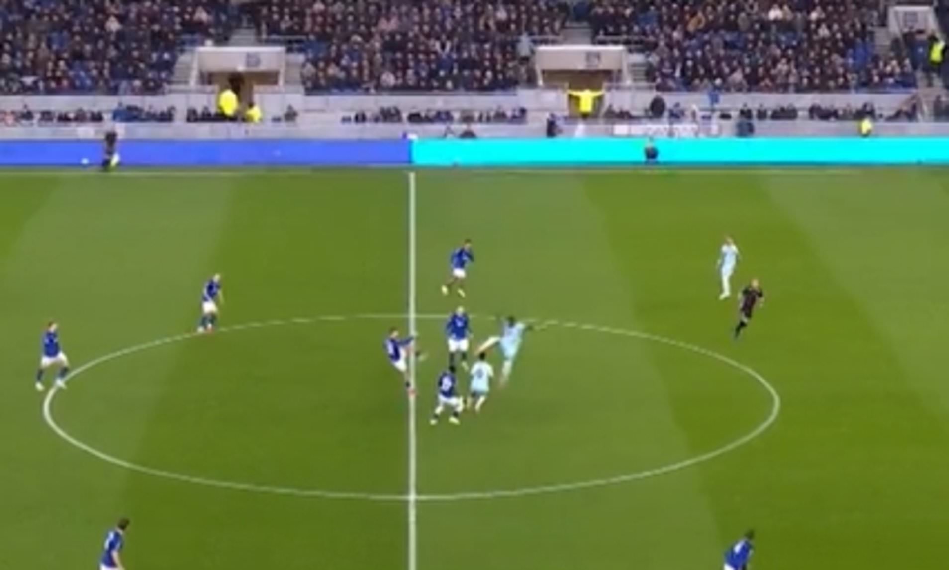 Revealed: The new rugby-style kick-off routine trialled by Everton and ...