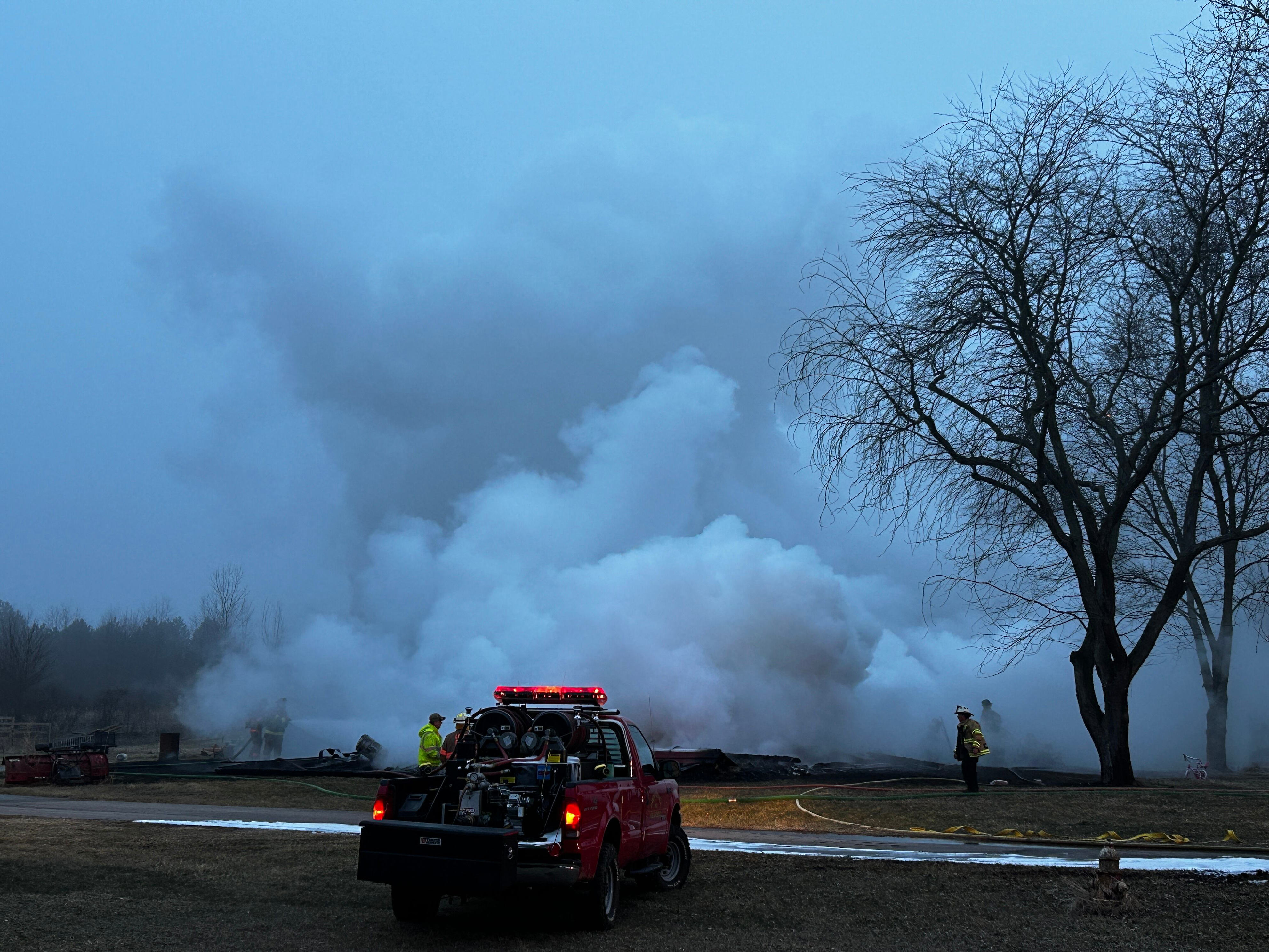 Multiple crews respond to Fulton Co. barn fire