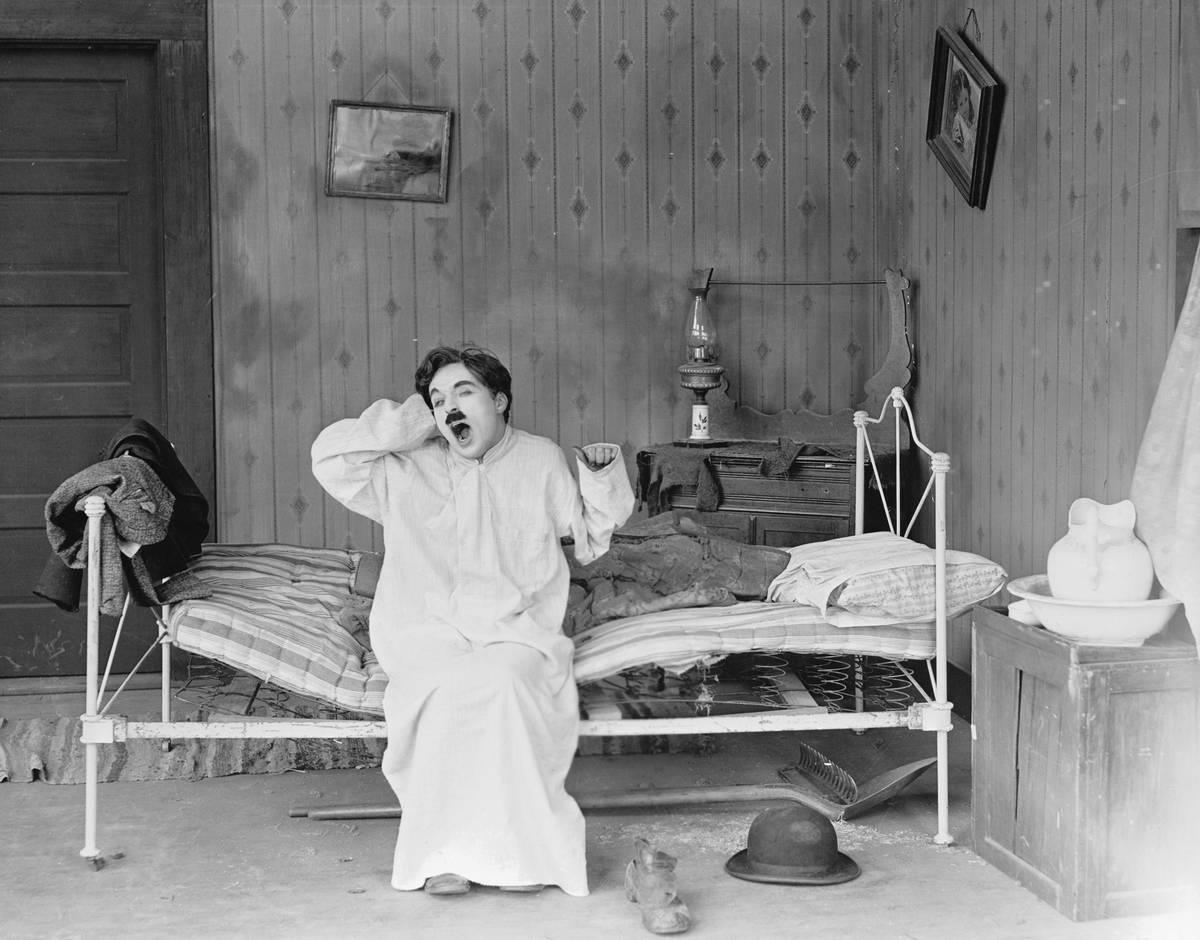 25 photos of everyday habits from 100 years ago