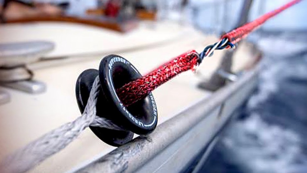 A 678-kg boom turned into a wrecking ball on a 20-meter yacht