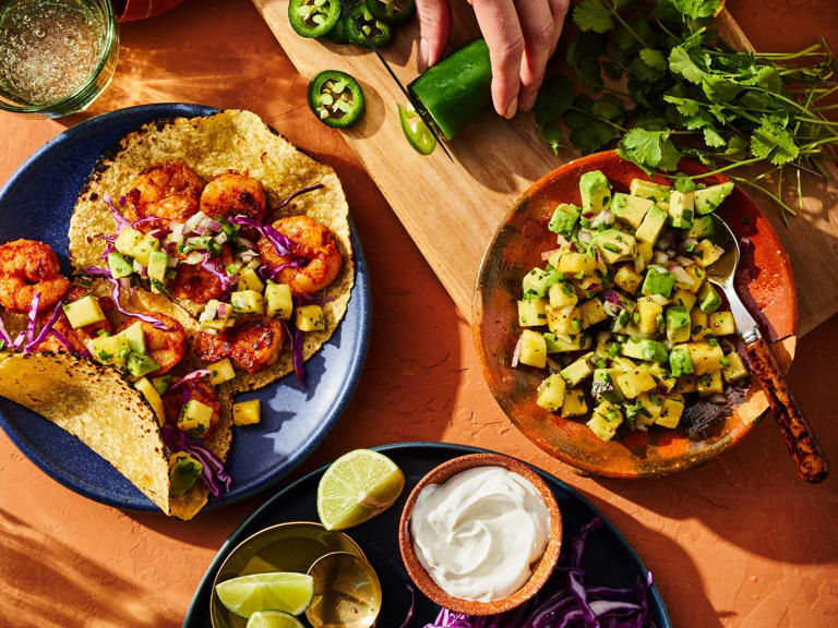 A dietitian shares what she eats to get 100 grams of protein in a day ...