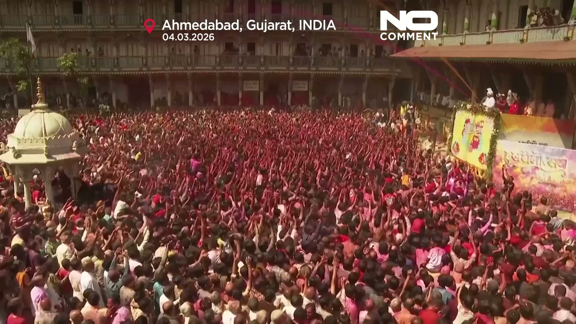 NO COMMENT: El festival Holi llena de color y multitudes todo India