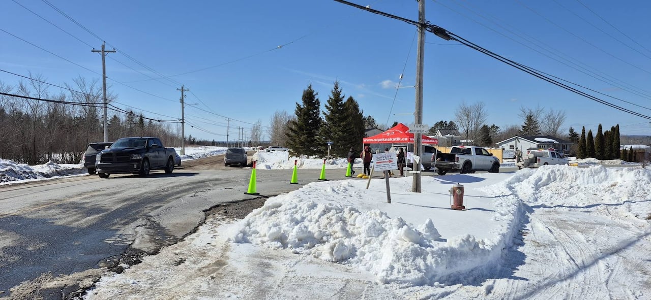 'We're rising up,' says Mi'kmaw leader as RCMP raid cannabis storefronts