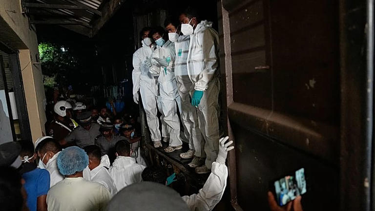 US submarine sinks Iranian warship in the Indian Ocean, killing 87 people