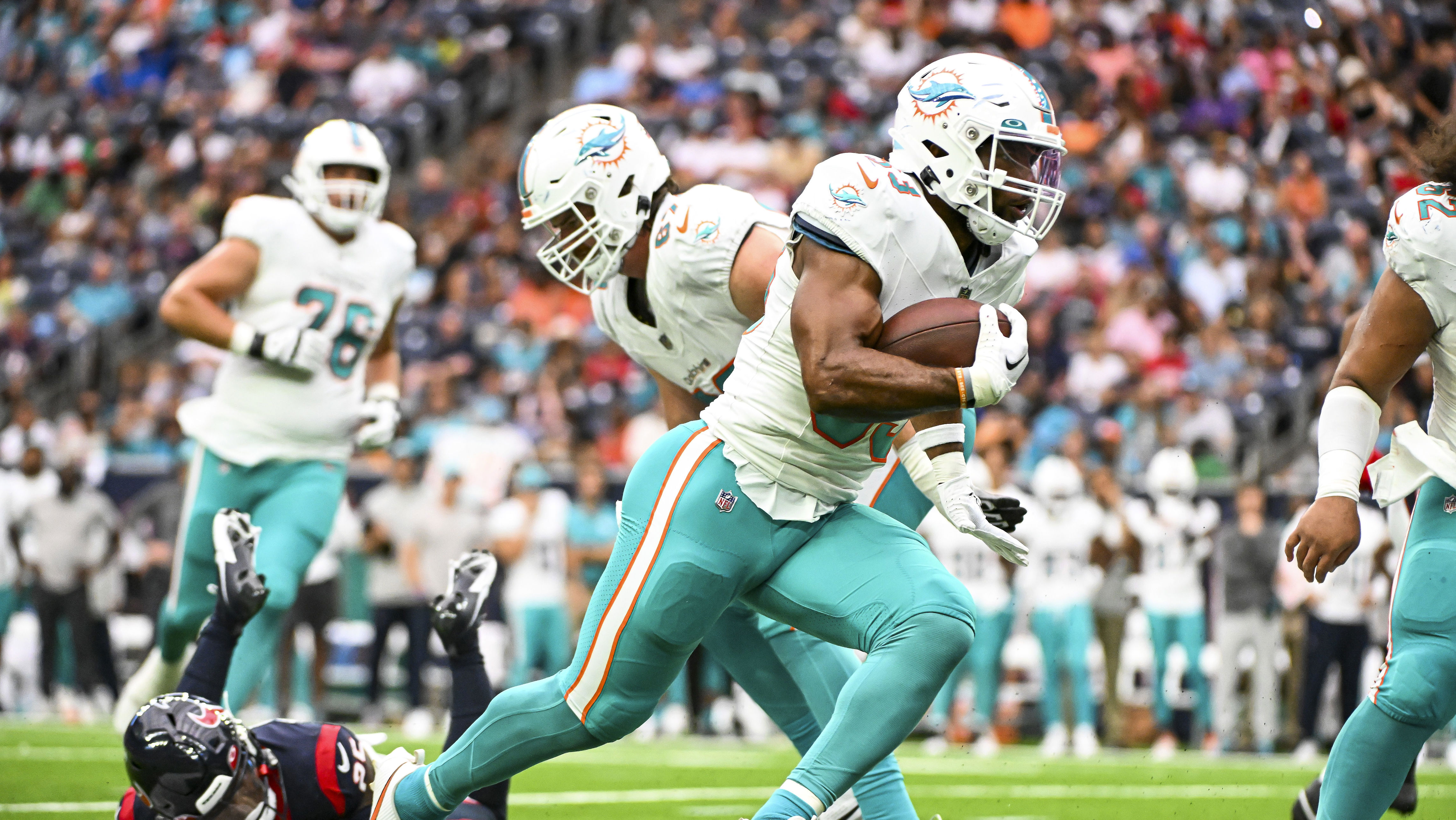 Packers sign former Dolphins running back to a $4.85 million contract