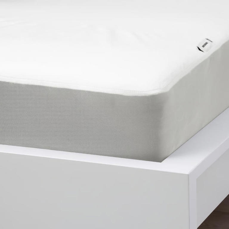 This $20 gap filler transforms two twin beds into a king mattress: It's ...