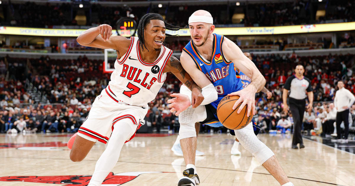 Rob Dillingham tried to pull off a rainbow flick against the Thunder