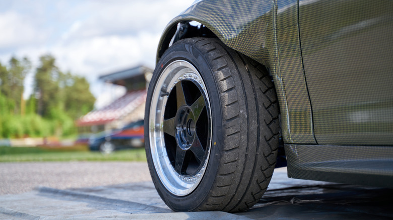 10 expert tips for buying new car tires
