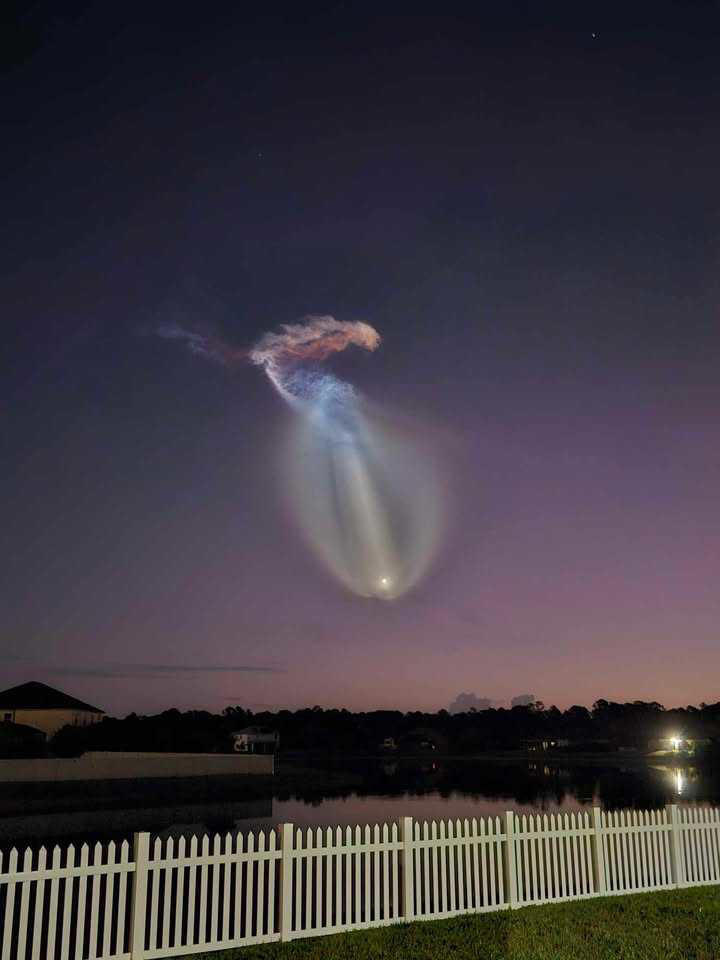 Photos: Dazzling 'space jellyfish' illuminates Florida sky after rocket ...