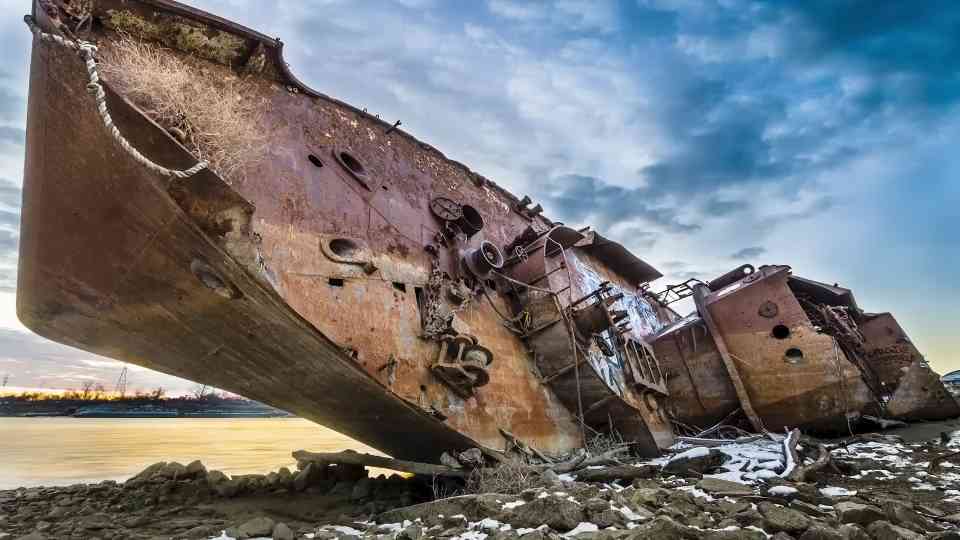 The forgotten warship rusting in the Mississippi River