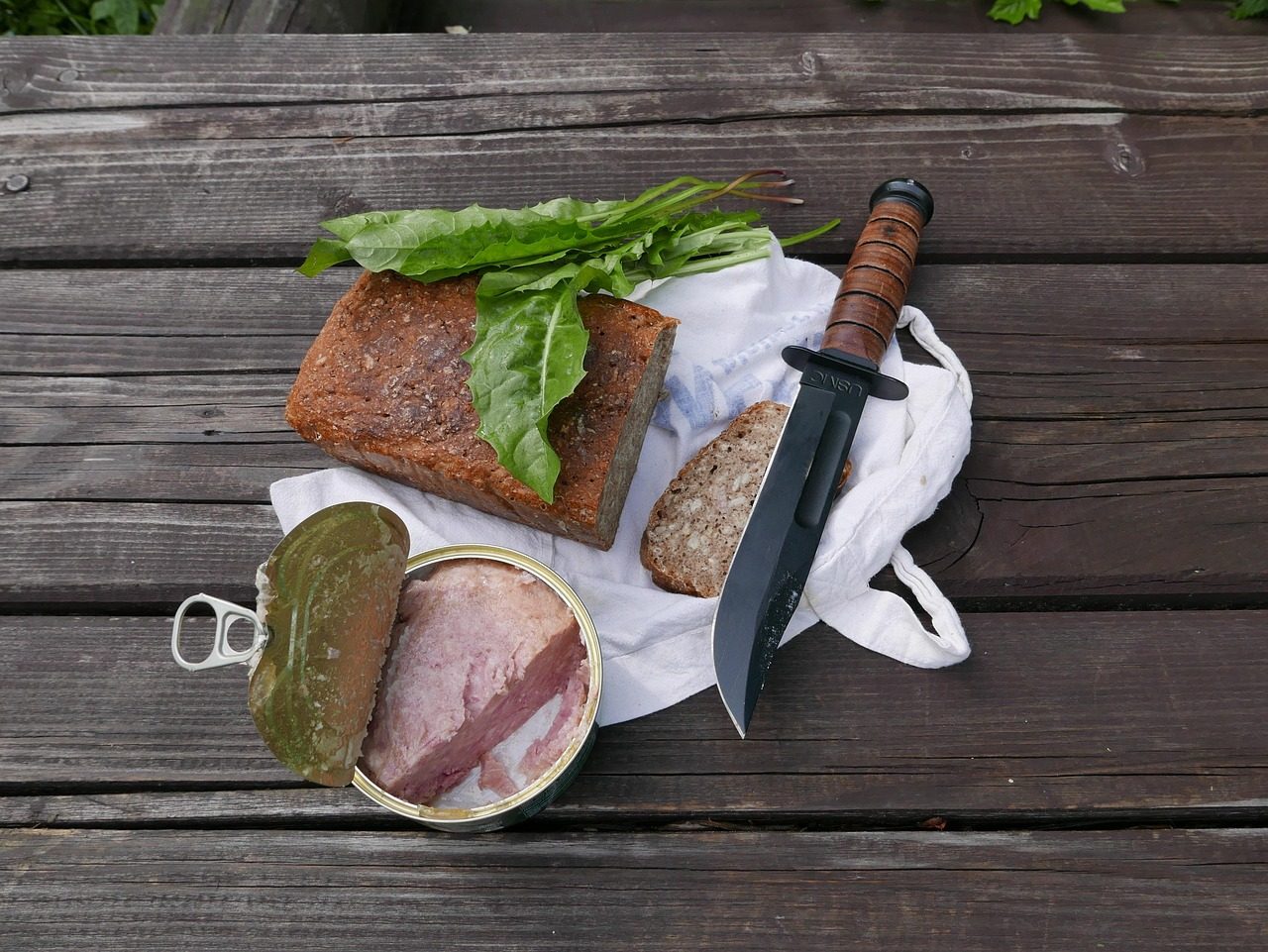 7 knives every outdoorsman regrets leaving at home