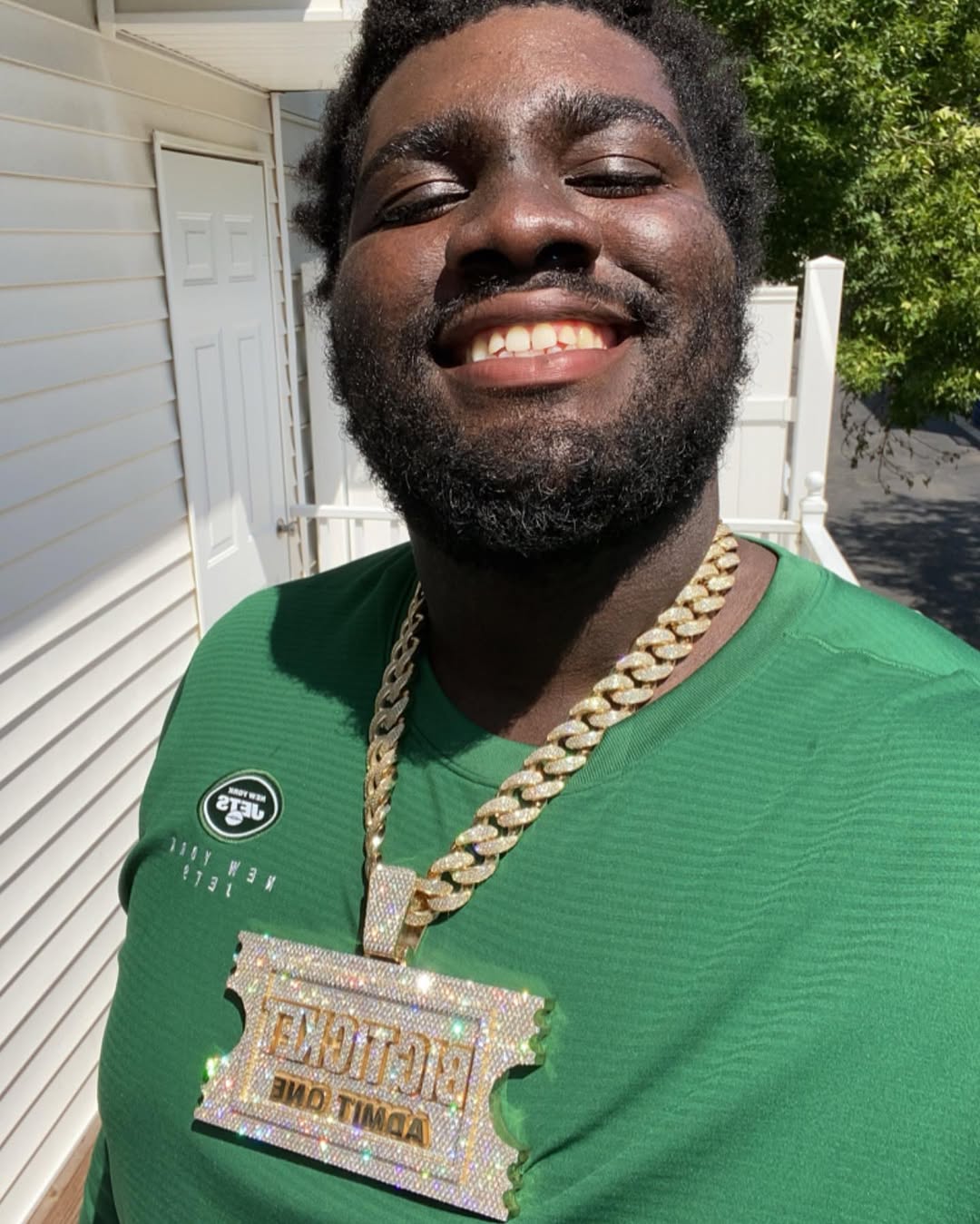 $1 vs $1,000,000 chains NFL players own
