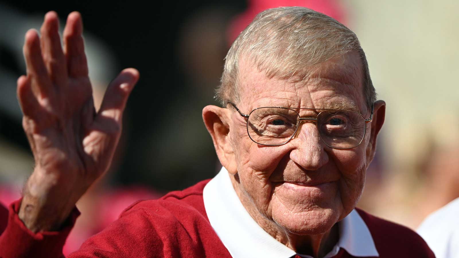 Former Notre Dame football legendary coach Lou Holtz passes away at 89