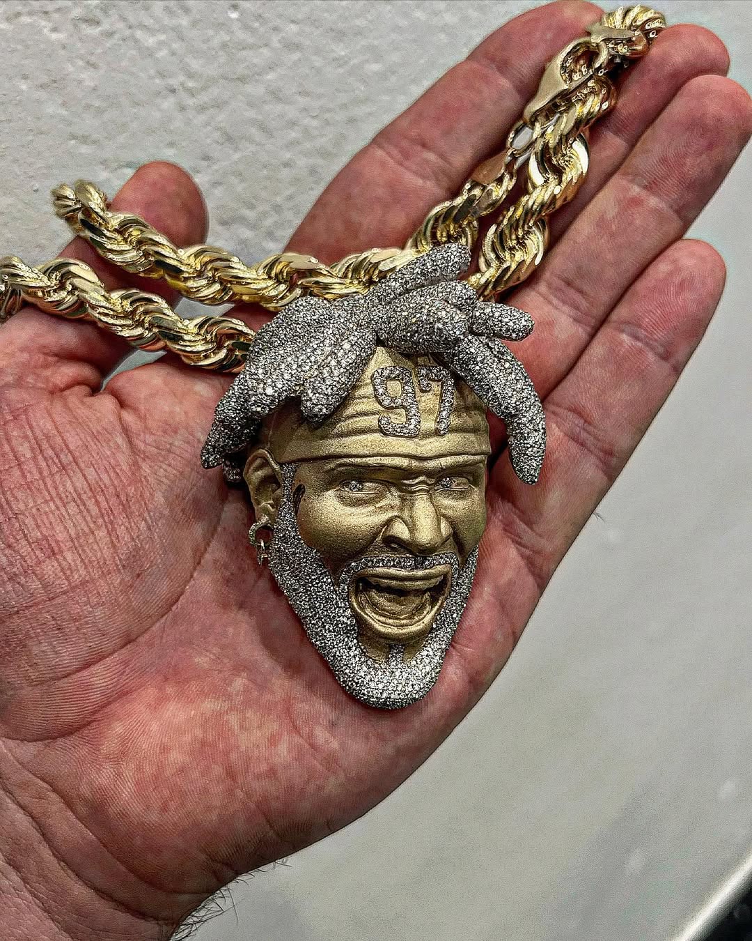 $1 vs $1,000,000 chains NFL players own