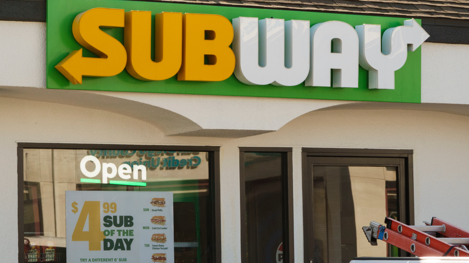 Subway employee arrested after shooting customer during late-night fight
