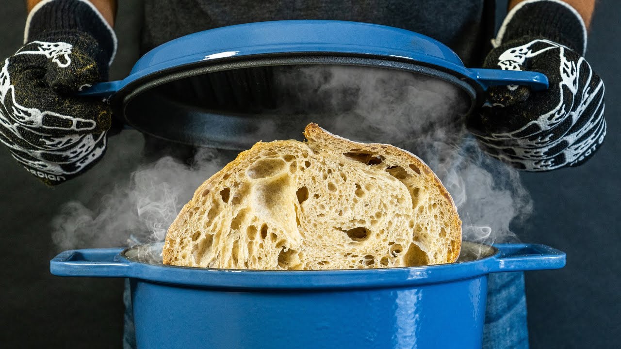 How to make sourdough bread in a Dutch oven: Crispy crust and soft crumb