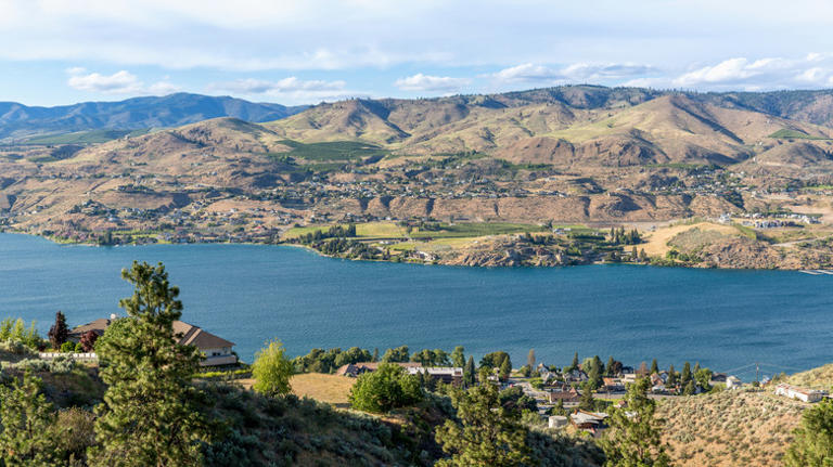 5 walkable US lake towns where you can skip the car, according to reviews