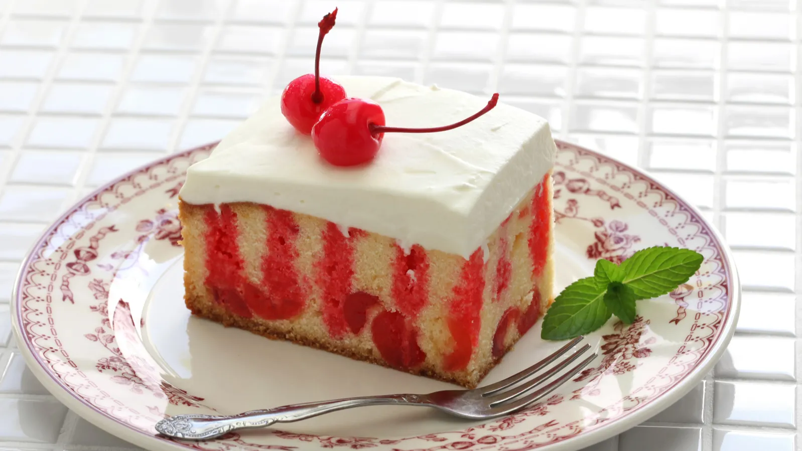 12 poke cakes that guarantee you won’t show up to a party empty-handed ...