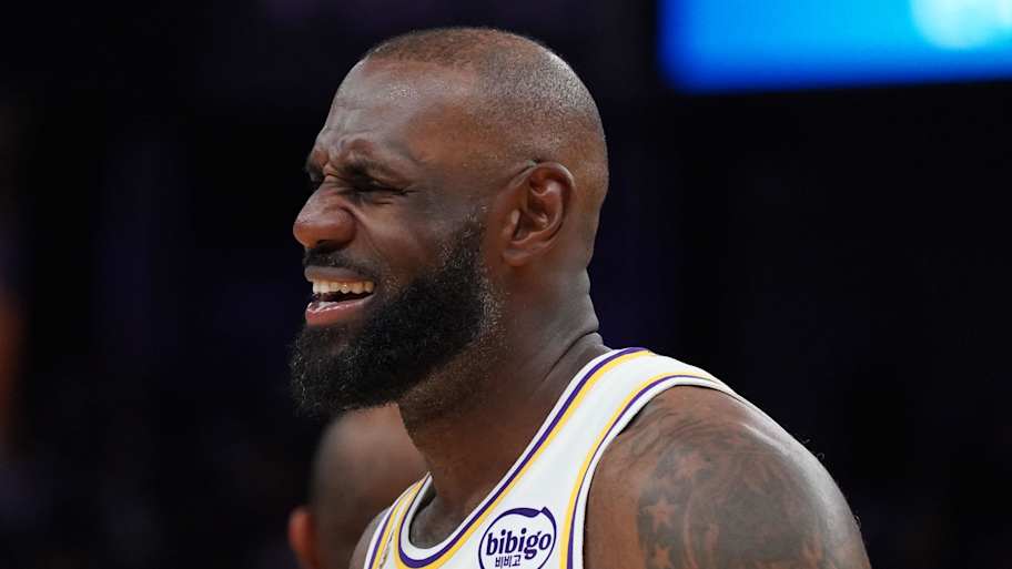 LeBron James pattern gives Lakers fans clue about looming decision