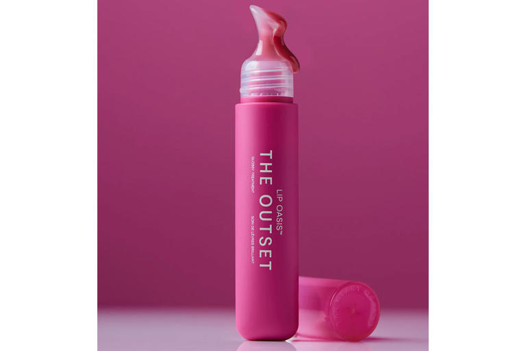 Scarlett Johansson drops new easy, wearable Outset Lip Oasis shades