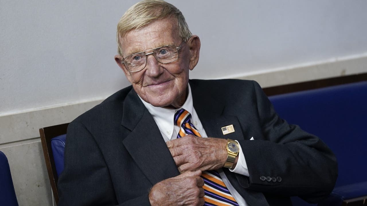 Lou Holtz, legendary college football coach, devoted father dies at age 89
