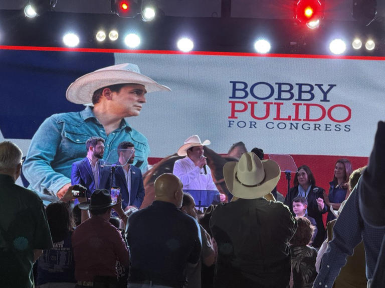 De La Cruz says Pulido only fit for quinceañeras