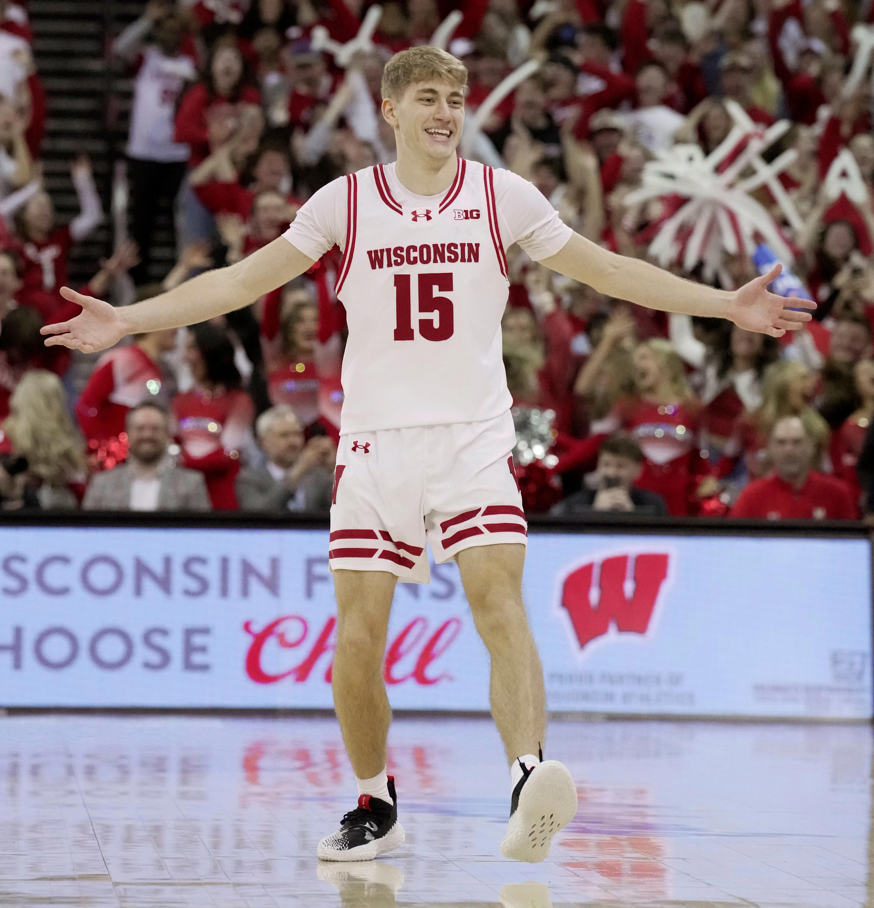 Isaac Gard's 3-pointer on Badgers' senior night lights up Kohl Center