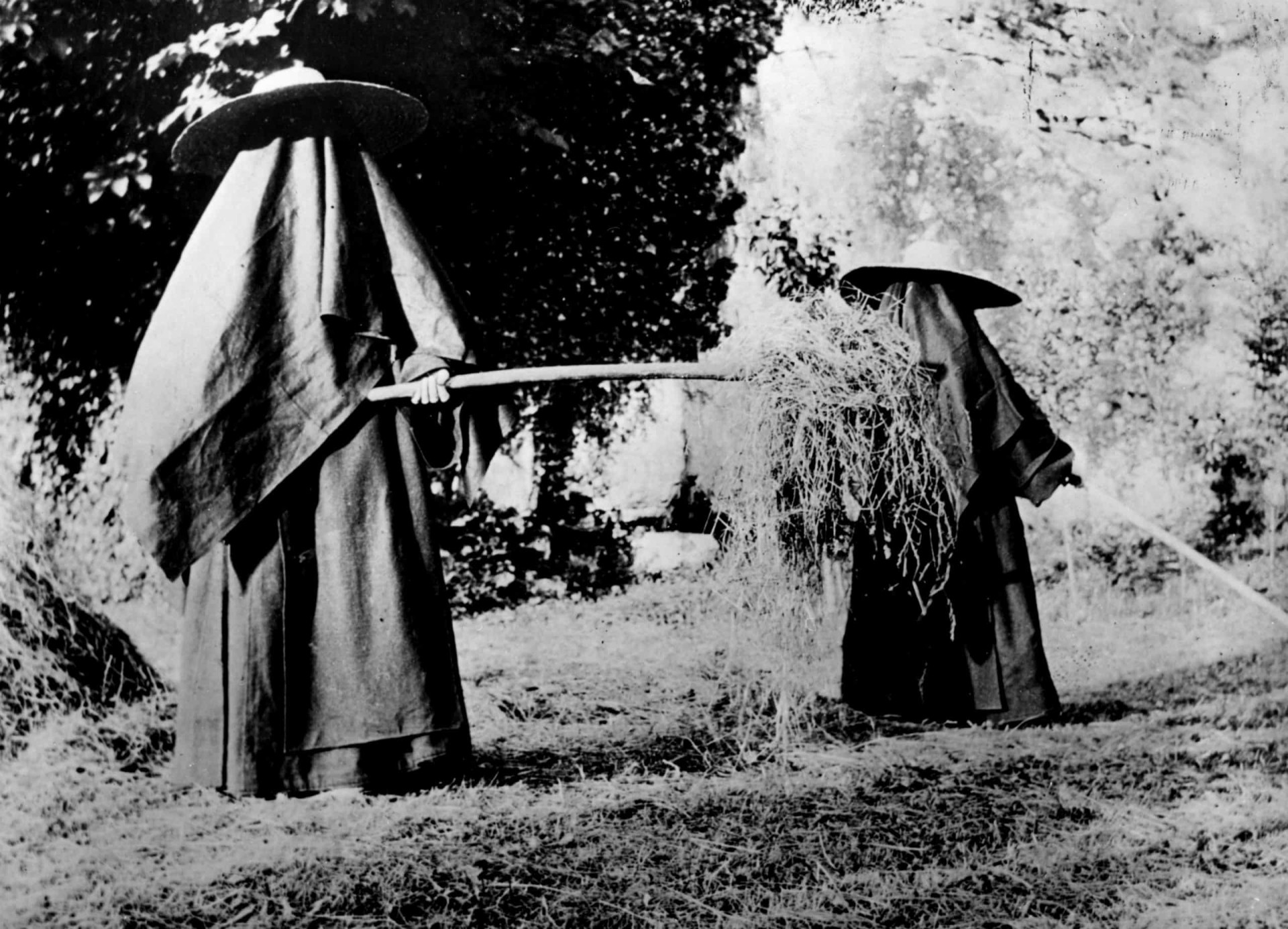The veil and its relationship with women