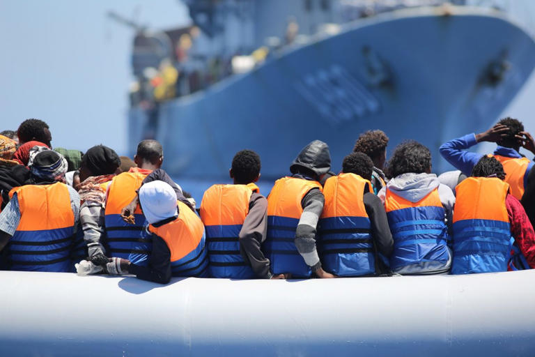 Altri sbarchi nella notte, più di 100 i migranti soccorsi tra Pozzallo ...