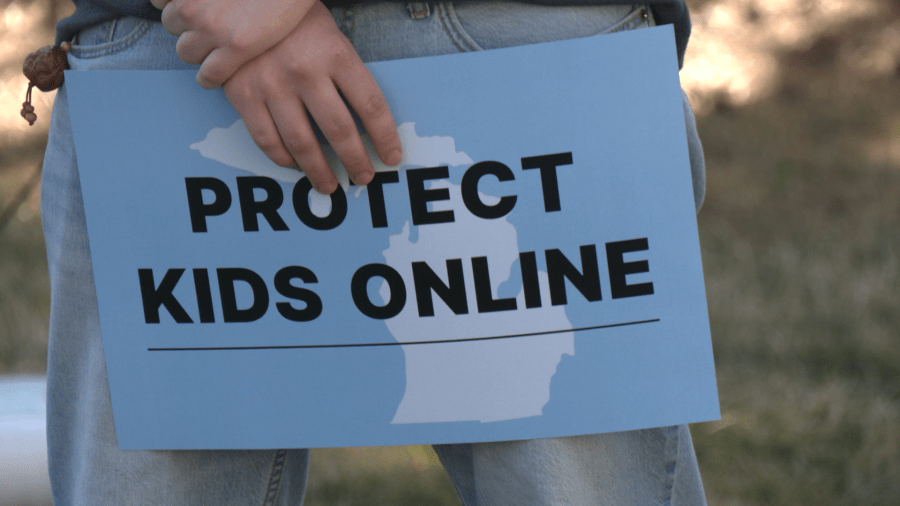Parents advocate for bills limiting social media for kids under 16