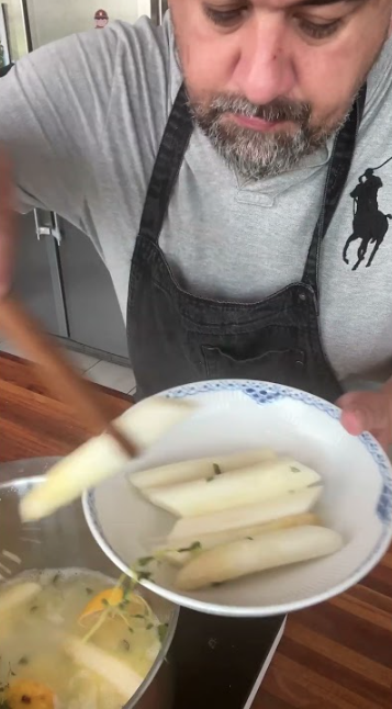 Smørdampede asparges, nem og lækker opskrift