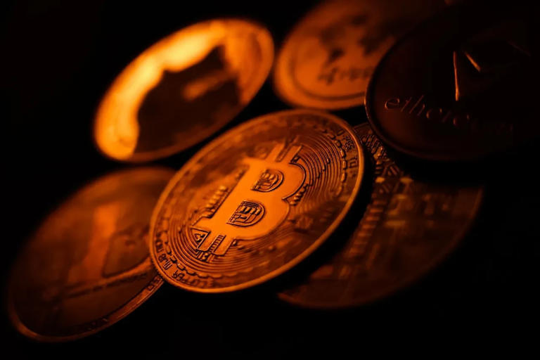 Dogecoin, Ethereum outperform Bitcoin after $600 million liquidation ...