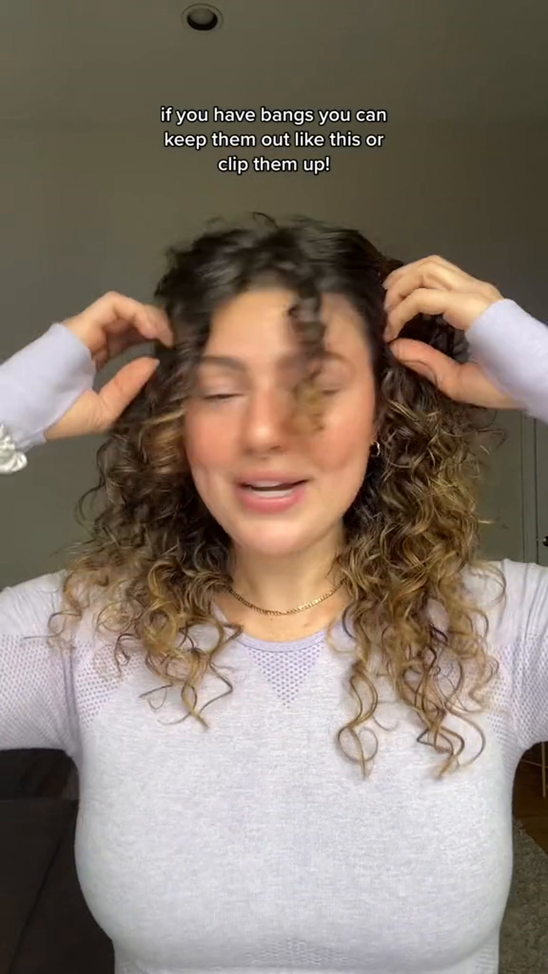 @Brittminetti - Easy gym hairstyle for curly hair - Brittany Minetti
