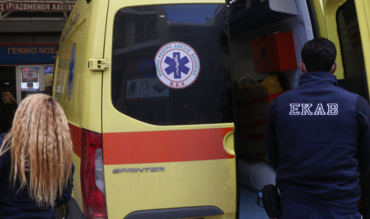 Αυτοκίνητο έπεσε σε κολόνα της ΔΕΗ στη Φθιώτιδα, εγκλωβίστηκε ο ...