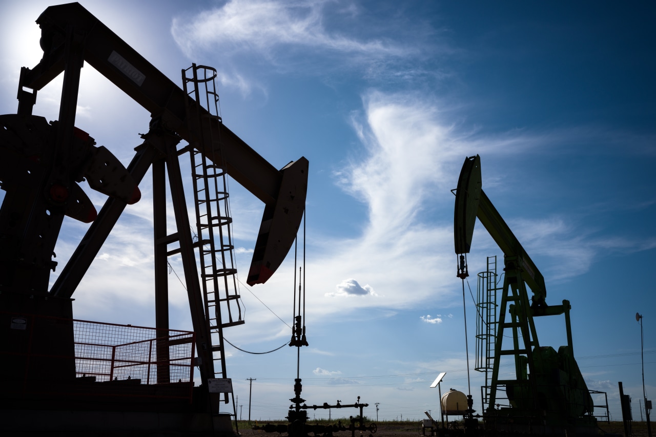 Oil resumes climb as Middle East conflict continues